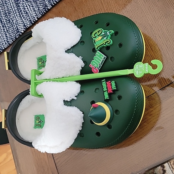 CROCS | Shoes | New Crocs Elf Buddy Fur Lined Clogs Mens 7 Womens 9 ...
